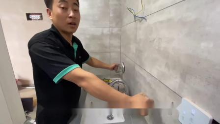 安装岩板浴柜 生料带缠法 上