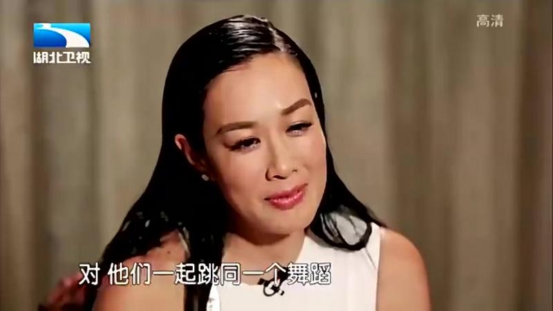 张伦硕惊喜求婚甜蜜爆棚 双方父母幸福见证