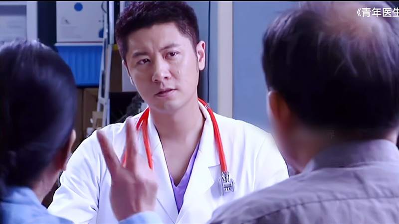 医生:小伙子被狗咬了一口,得了两年狂犬病,不料年轻医生秒治愈