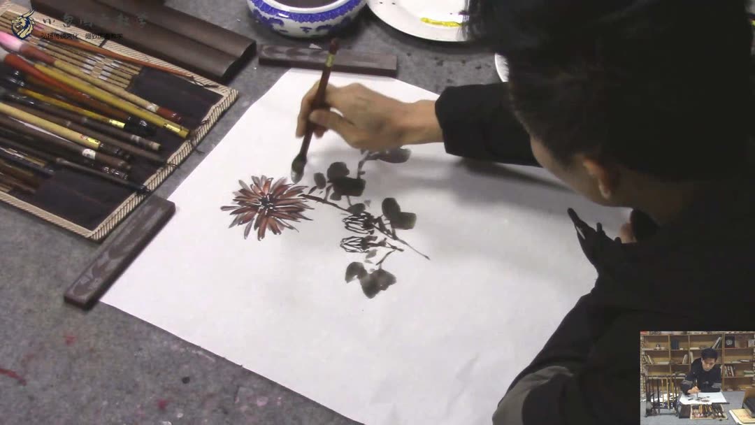 国画教学:写意菊花画法,菊花花头细节处理,花叶随便画