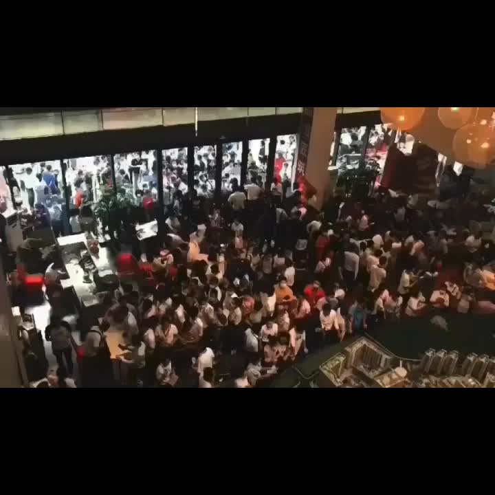 ...再错过中洲坊了,备案价6.8万,开发商直接6.7折卖,56平复式总价240万