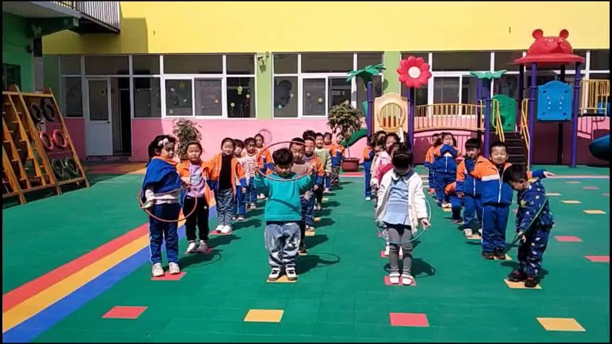 这么好的阳光怎能辜负,带着宝贝们一起小游戏#幼儿园户外游戏