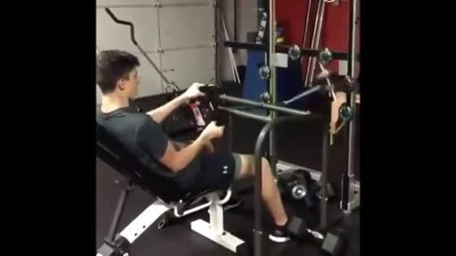 这样的健身器材非常有创意,在玩的过程中锻炼了身体