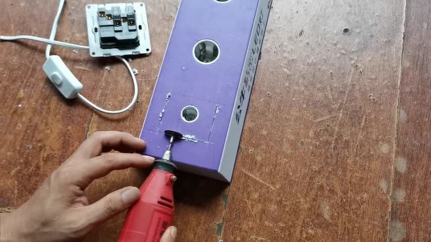 自制一个家电维修防止短路炸机的安全插座