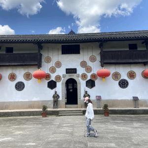 小声点儿2I0z 