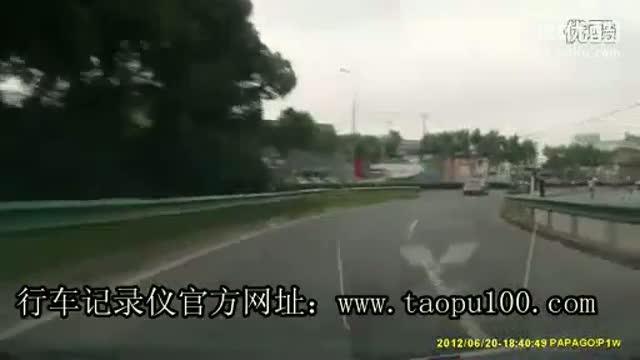 怎样安装行车记录仪 行车记录仪白天行车视频