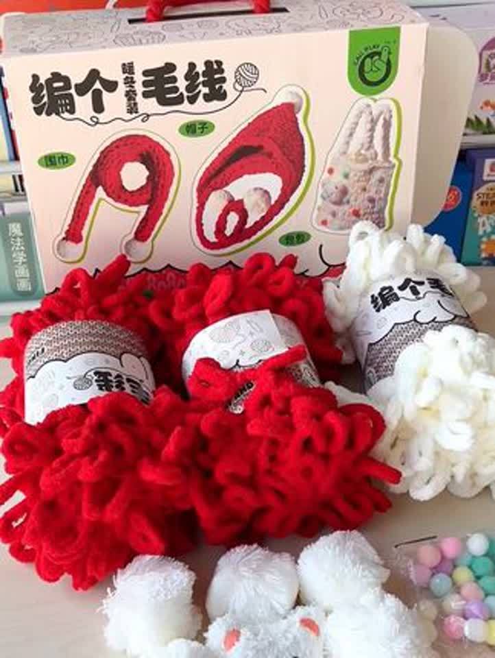 头一回见不用钩针就能织的帽子围巾,暖冬三件套自己做才有范!圣诞...