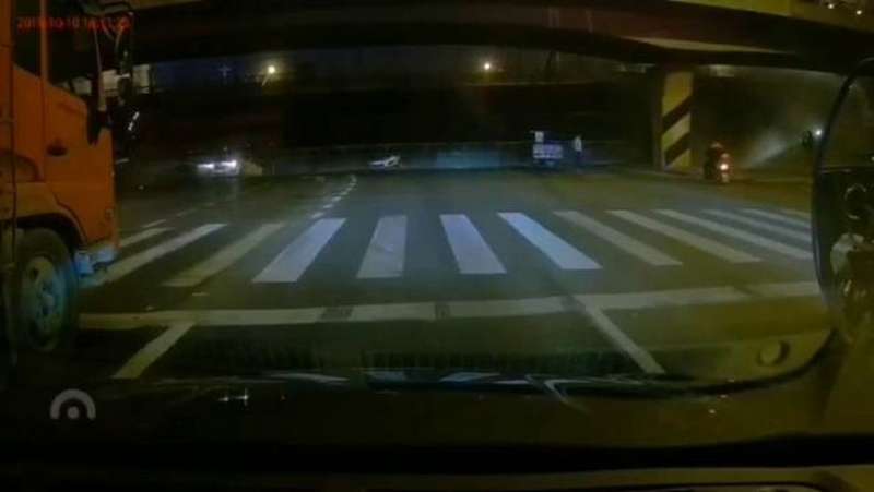 10月10日晚,无锡高架桥垮塌