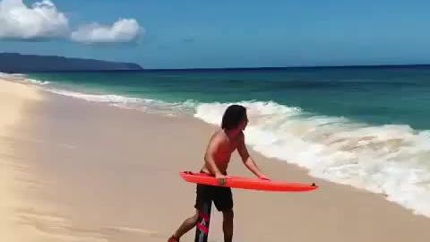 浪起来,划船不用桨全靠浪