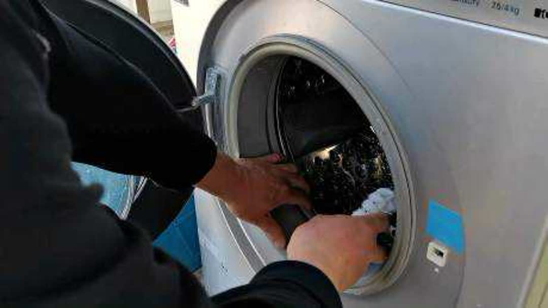 说滚筒洗衣机免拆清洗是糊弄客户,像老张这样清洗,效果就看得到