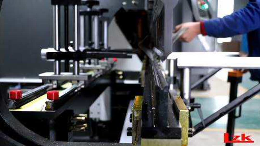 SNC53系统操作演示,良智数控折弯机100T2500