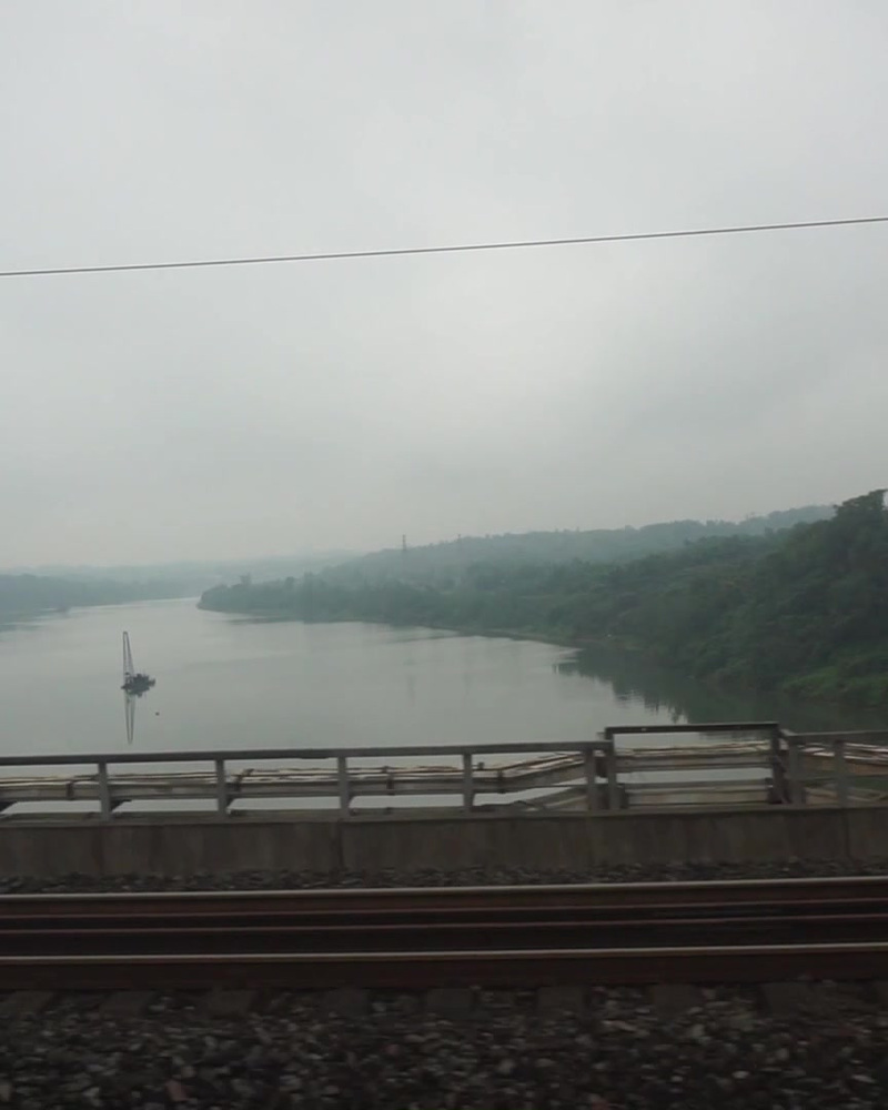 重庆至成都火车上实拍车外的风景