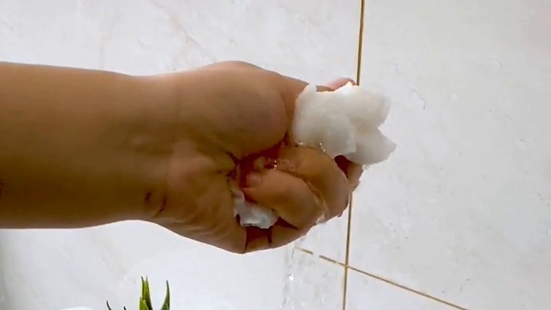 它真的是容量大又防水,这纸巾盒自带大抽屉,姨妈巾、囤的备用纸都能...