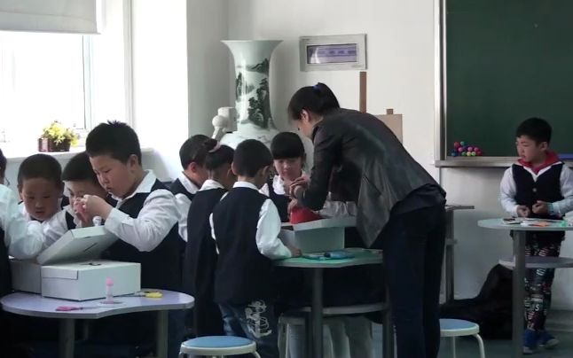 部编人美版小学美术二年级下册《头饰设计》推荐优质课视频(内含...