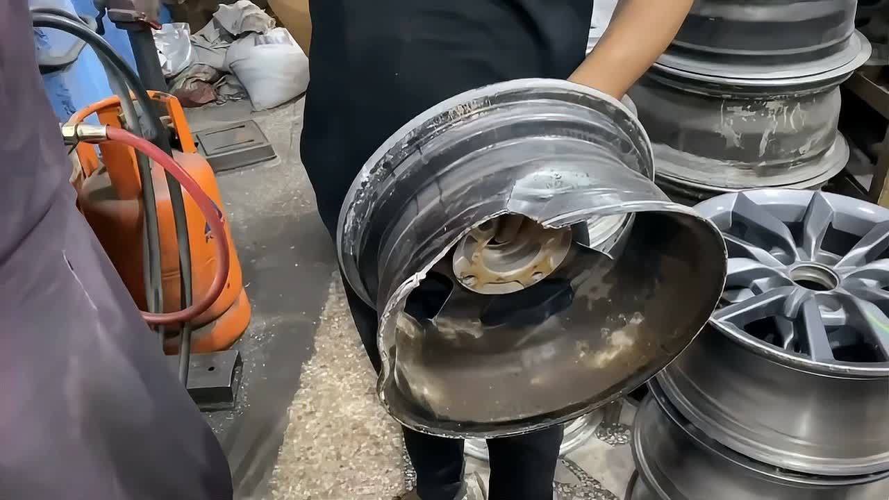 汽车旧合金轮辋维修,烂成这样也能完美修复,师傅收徒弟吗?