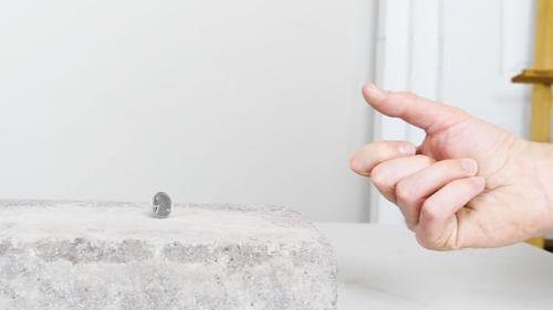 薛定谔的猫是什么?用抛硬币模仿实验原理,看硬币状态就知道