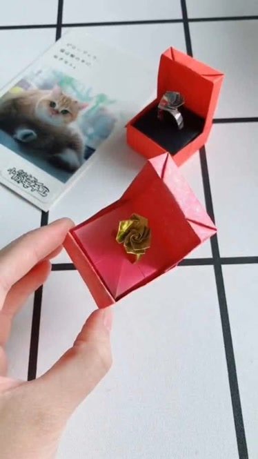 美美的简单玫瑰花戒指,给宝宝折一个来玩吧
