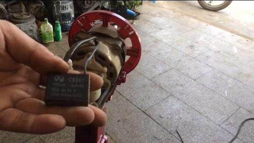 风扇启动慢,风力越来越小。换个电容和新的风力一样大。这回凉快