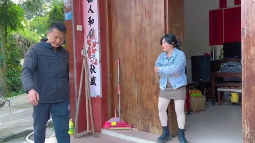 搞笑视频:技术高超的电器维修工