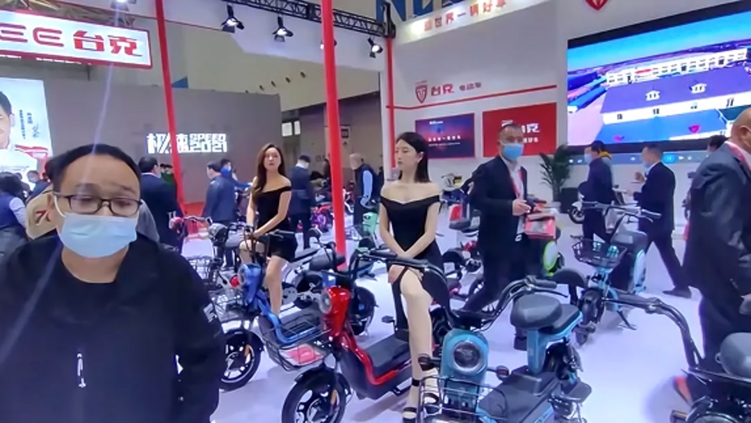 带你看看电动车展上的那些小姐姐