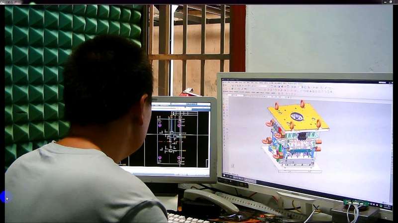 偷拍20年模具设计大神工作,双显示器,2D 3D分开设计,厉害