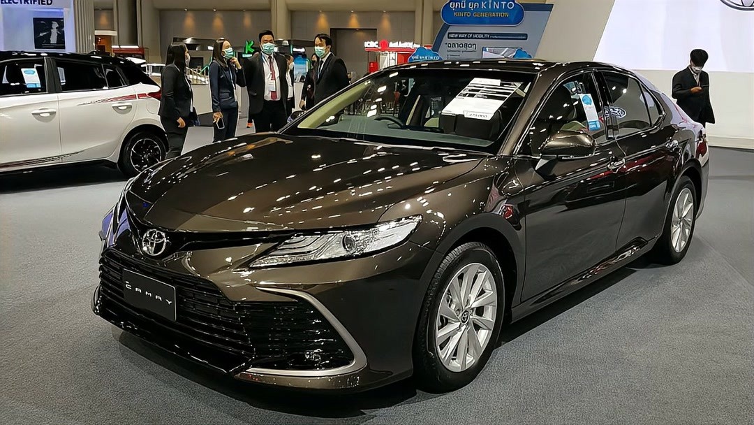 新车鉴赏,实拍2022款丰田凯美瑞Camry,太漂亮了!