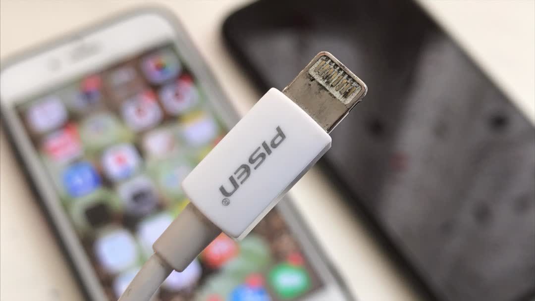 iPhone数据线有时不充电,修复如此简单!