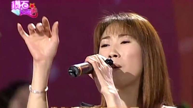 一首《还珠格格》主题曲红了20年,但却很少人知道她是原唱