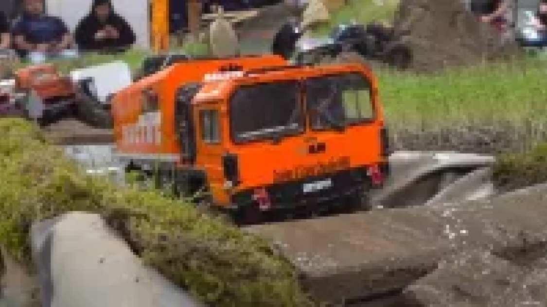 德国RC模型展示,全地形越野车和8X8轮式越野卡车