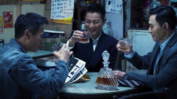 二十几年兄弟,因为三根手指而反目,成为“毒枭"报复兄弟