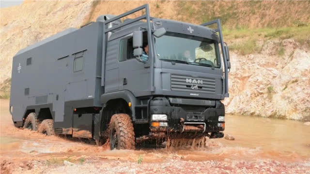 这辆国产房车越野性能太强,加个油横穿青藏高原没问题