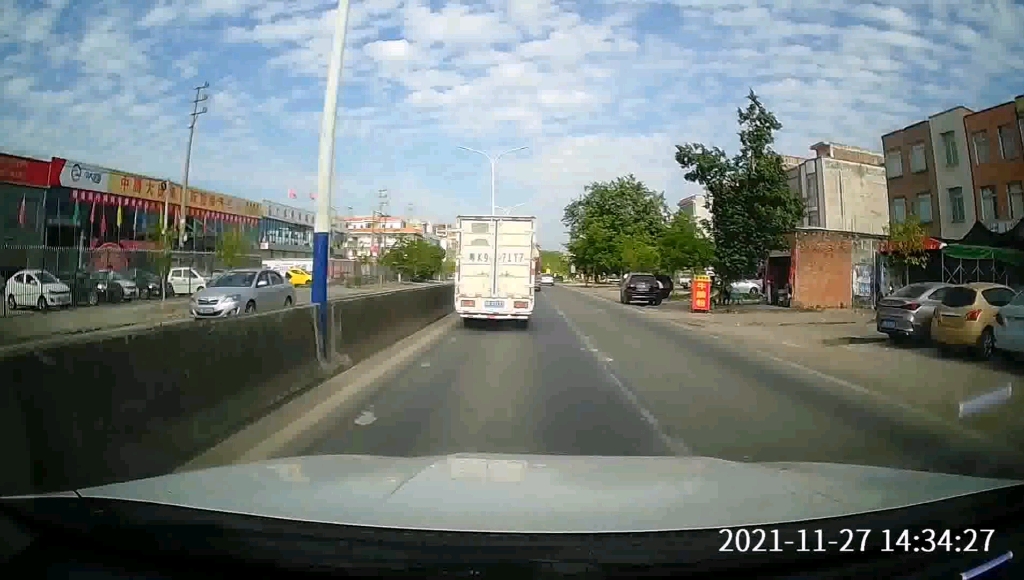 引发路怒症的一部分原因吧…