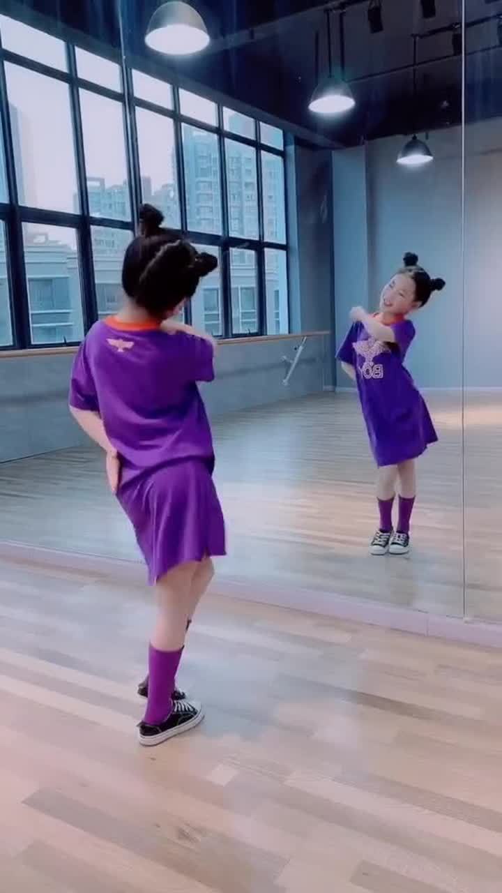 yes ok 你pick哪一位小姐姐舞蹈