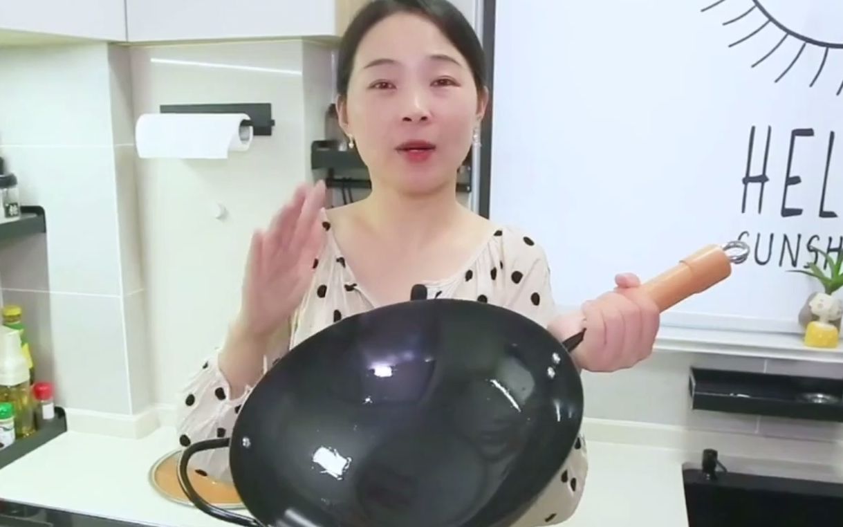 【厨具分享】新厨房使用8个月,今天一口气分享3件厨房锅具,每一件都...