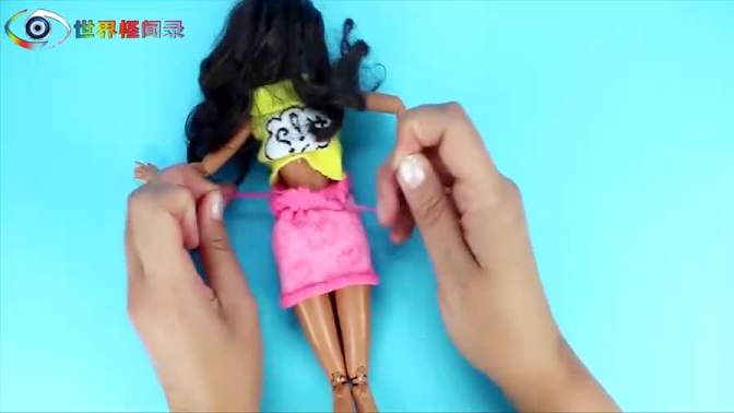 DIY:用几双简单的袜子,为芭比娃娃缝衣服!