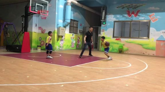 教练去你的#篮球梦 ,两个爱徒是多想能把教练晃倒ߘ�#篮球