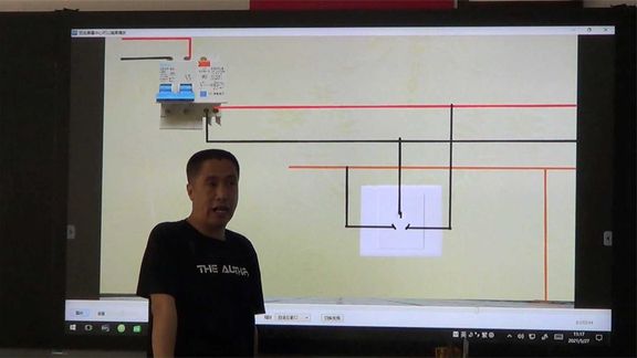 初三物理:家用电器安装,为什么一漏电,开关立刻就断开?