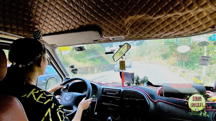 女司机首次上路就开手动挡房车,遇险峻山路手忙脚乱,副驾心慌!