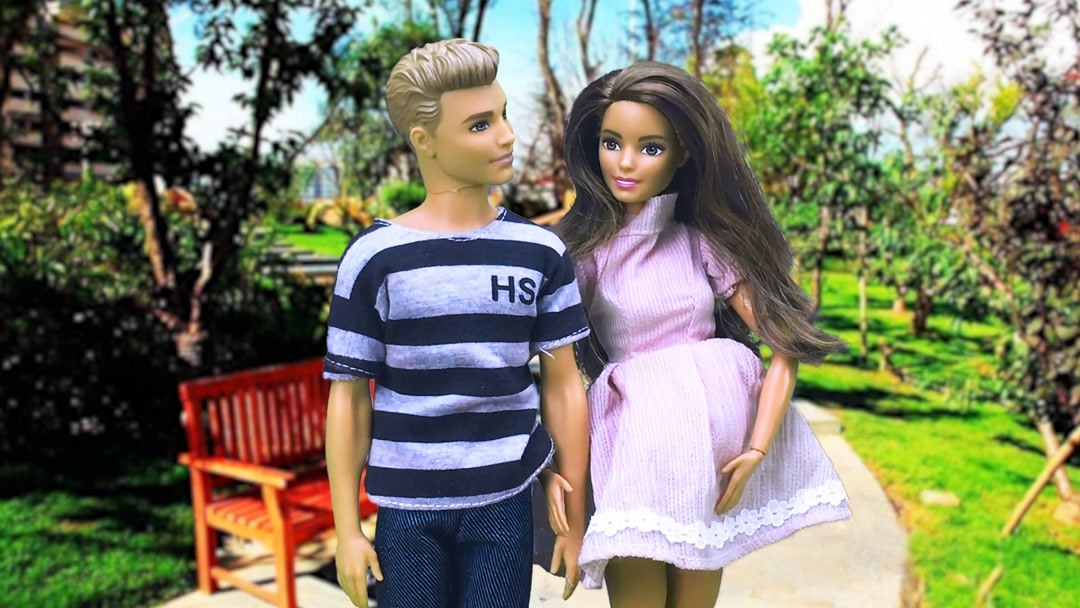 芭比娃娃公园玩具,芭比娃娃和男友肯晚饭后散步