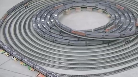 这是我见过，最长火车模型轨道！