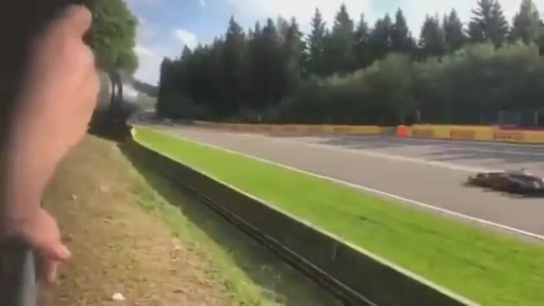 现场实拍 f2严重事故 Eau Rouge是F1最“死亡”的弯道,F1车手以接近...