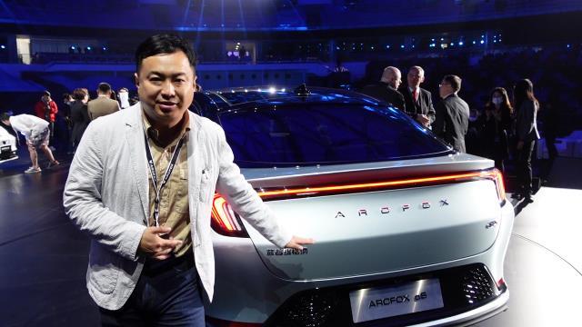 华为出手真王炸!极狐阿尔法S售25.19万起,高配搭载华为自动驾驶