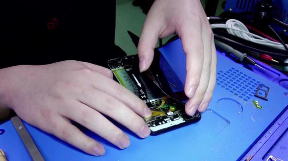 华为荣耀9i拆机视频 华为手机拆后盖操作