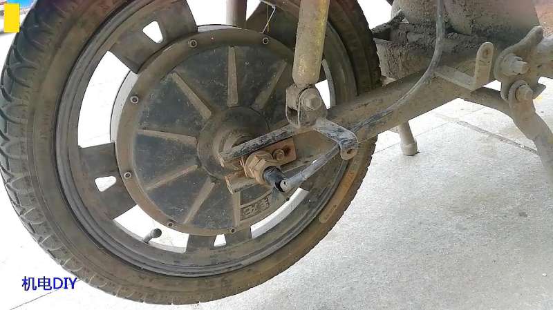 自己动手维修电动自行车!电动车外胎的更换方法