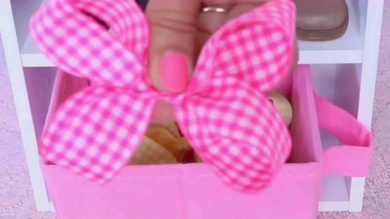 芭比娃娃玩具故事:整理芭比的新家