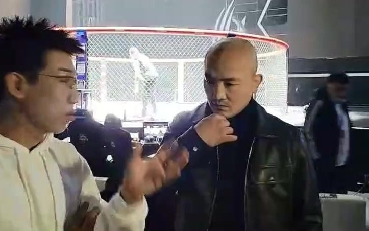 漏油柯尼塞格车主在石250现场采访“供火”一龙和李景亮打比赛