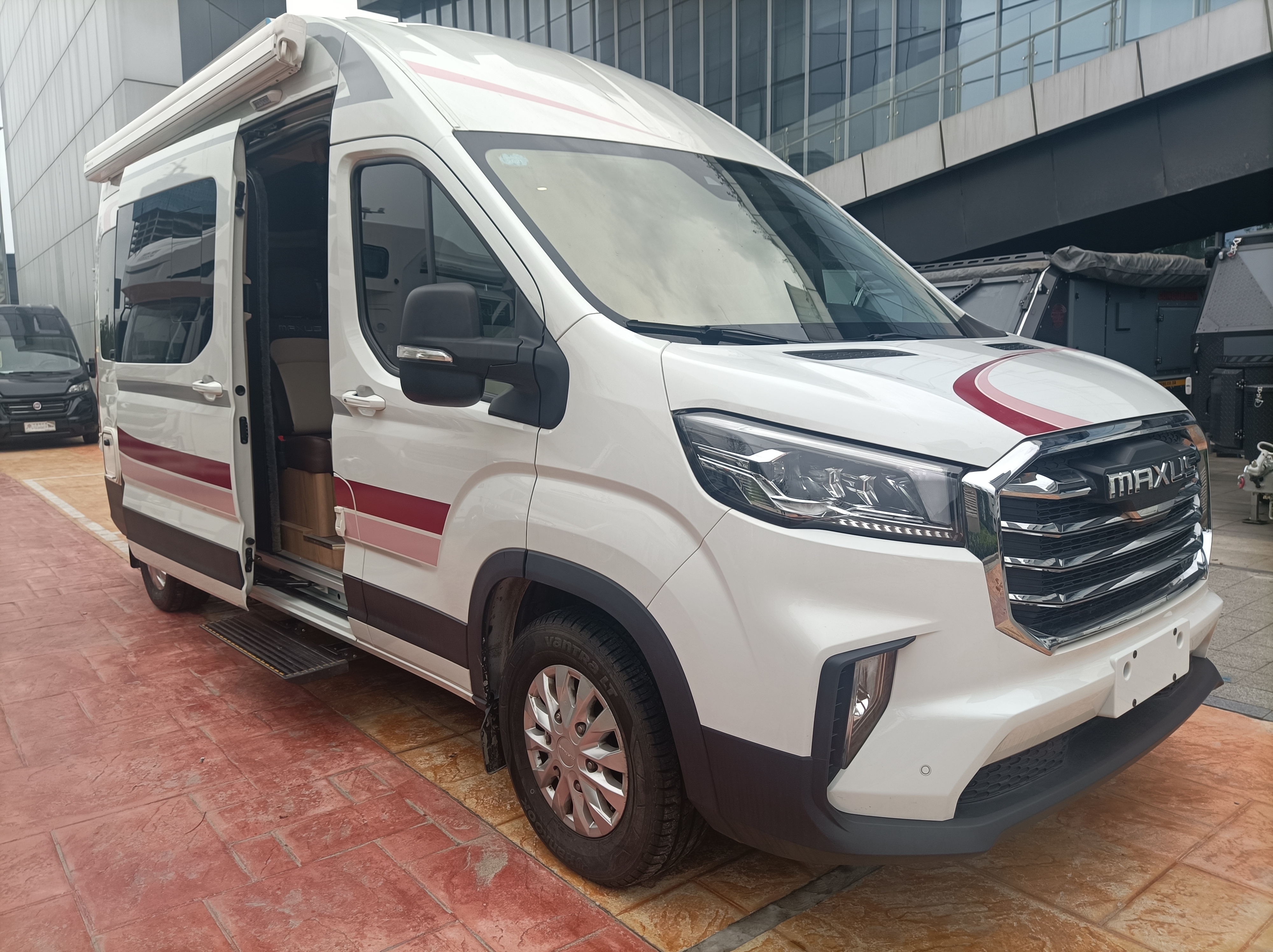 西安二手车检测一台大通V90B型房车