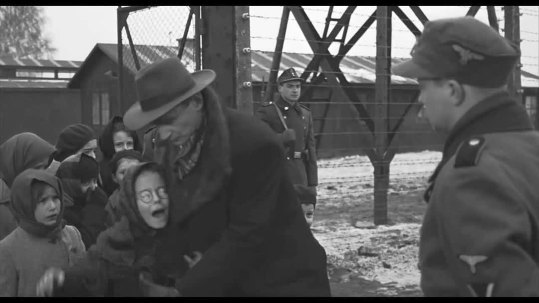 辛德勒的名单:她们都是我宝贵的犹太女孩,纳粹军官一脸懵