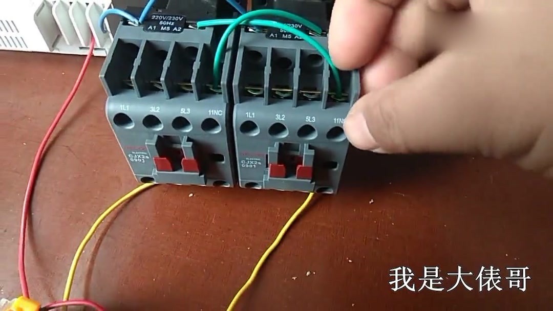 电工知识:接触器怎么双重互锁?电机正反转的控制接线需要的拿去