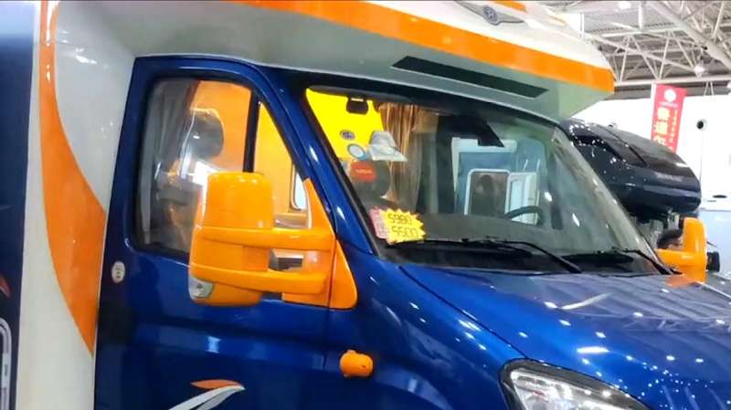 外观靓丽内饰布艺风格,8速自动挡房车,蓝牌C本可驾